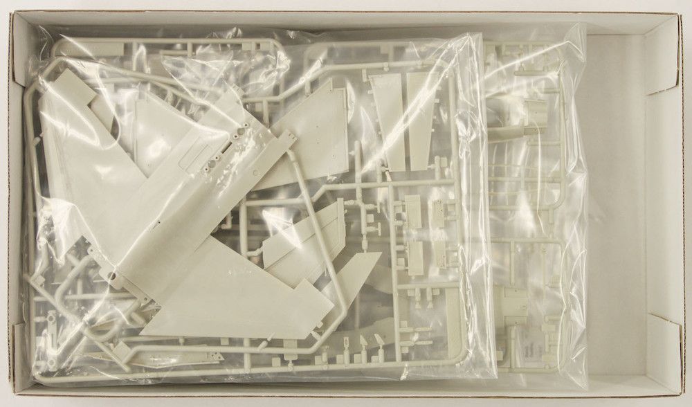 Tamiya 1/48 F-16C (Black 25/32) -61101 Model Aircraft Kit